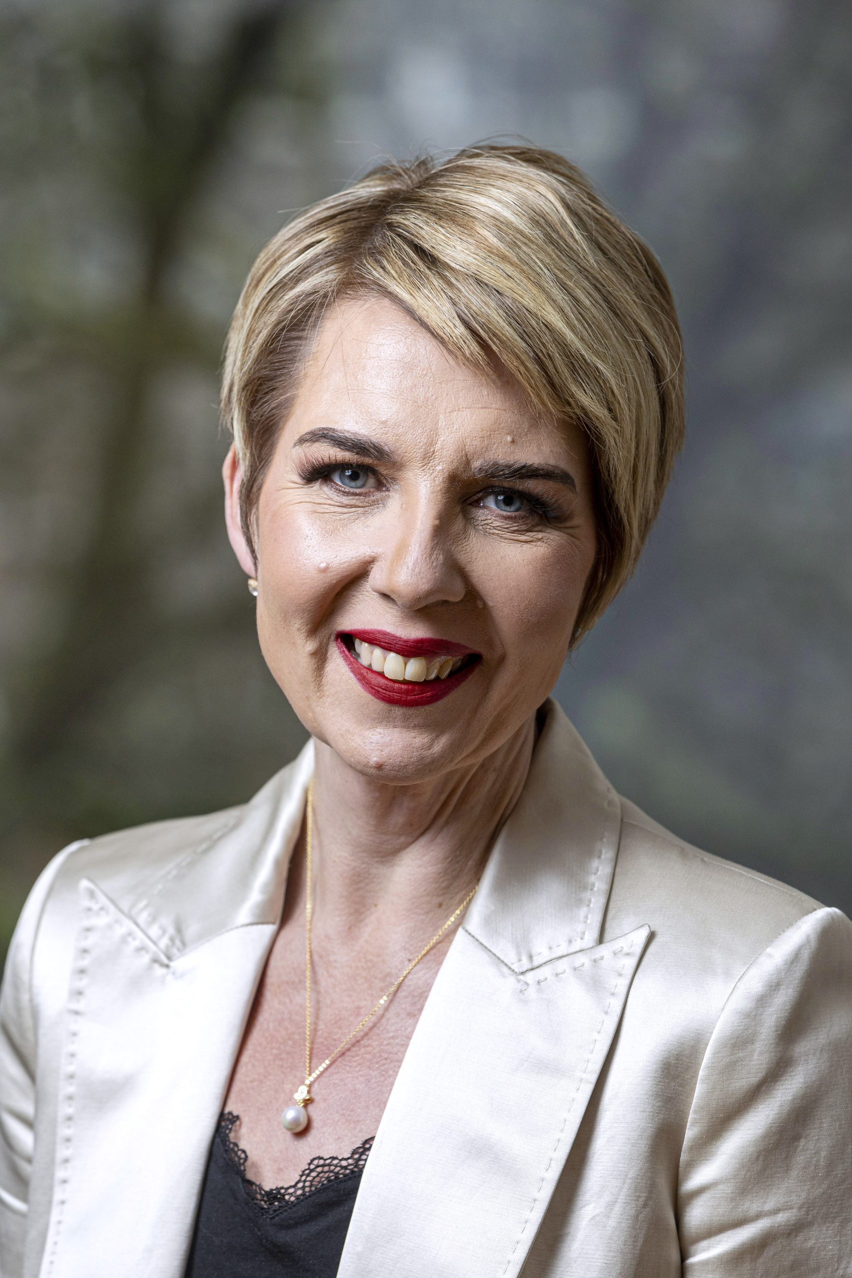 Krista Taipaleelle Suomen Kuntaliiton kultainen kunniamerkki | Hämeen ...